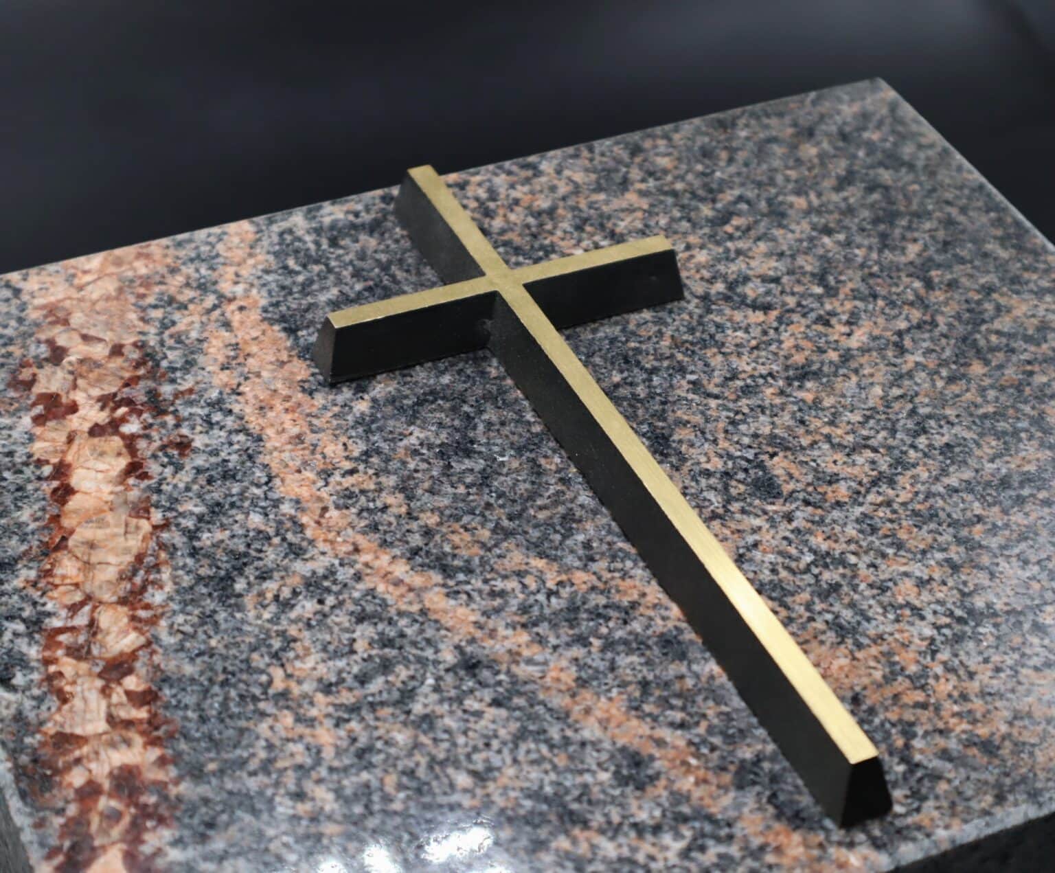 Perinteinen pronssiristi | Pronssista valmistettu risti Väri kirkas ...